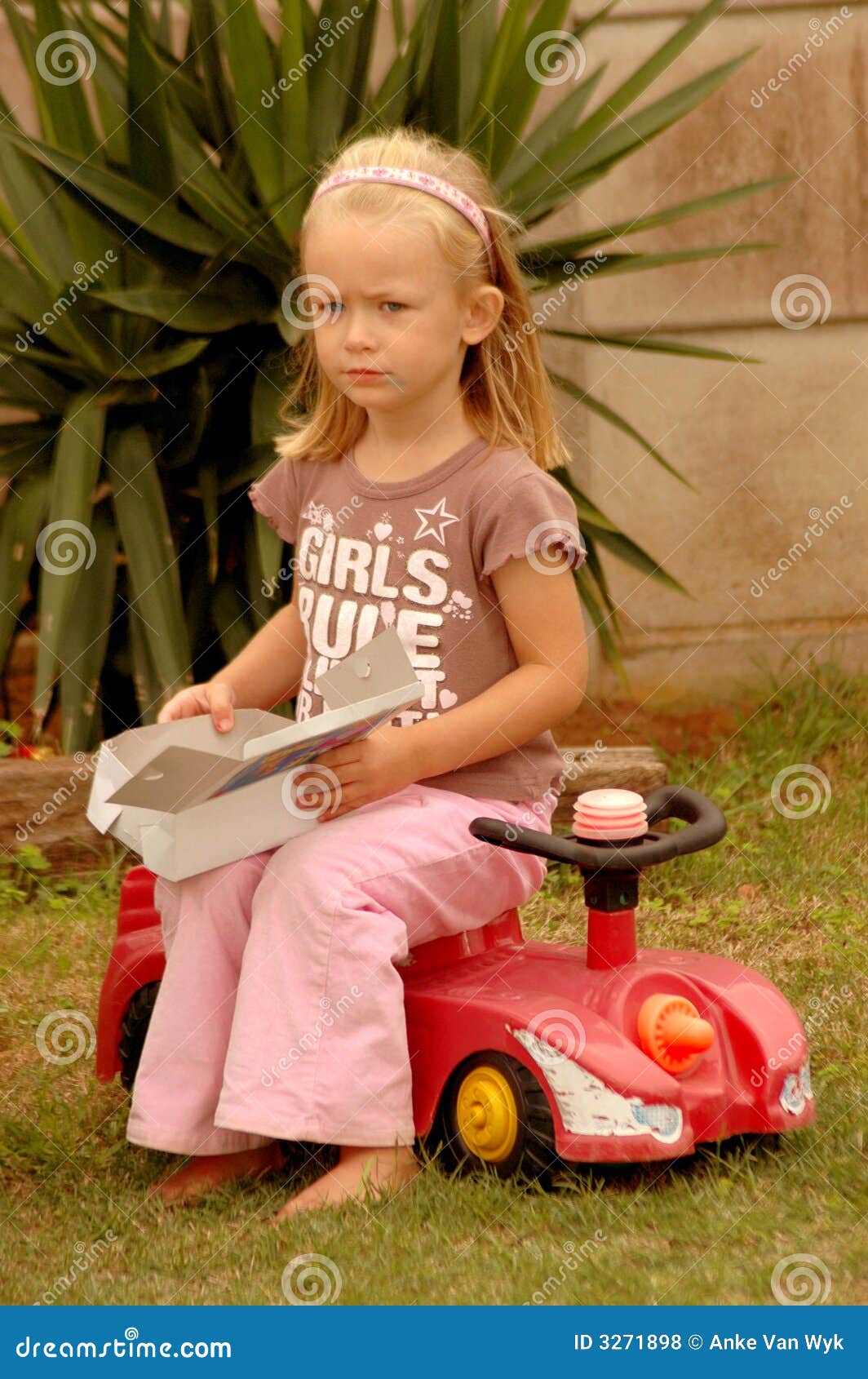 Niña decepcionada foto de archivo. Imagen de expresiones - 3271898