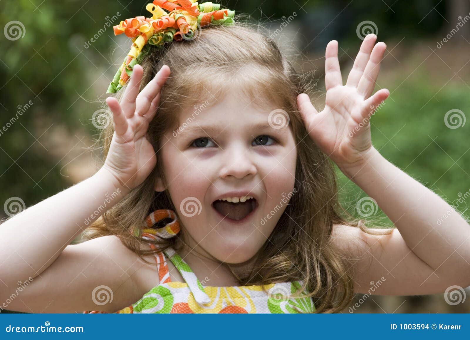 Niña expresiva foto de archivo. Imagen de muchachas, juego - 1003594