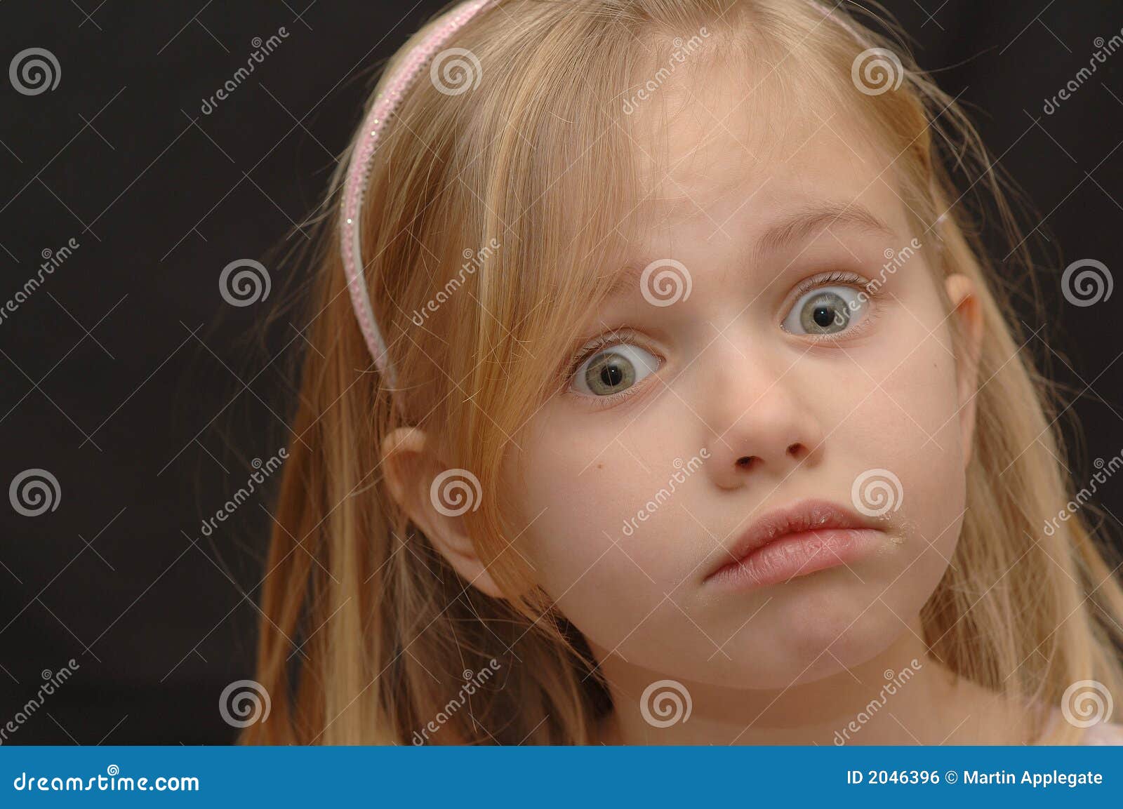 Niña linda, exasperada foto de archivo. Imagen de exasperado - 2046396