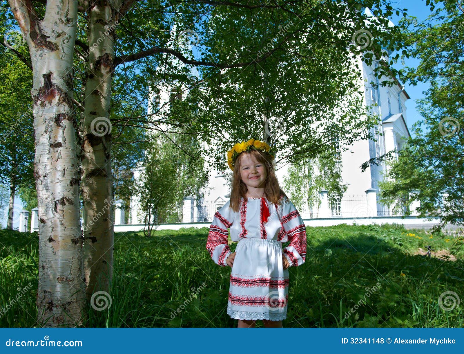Niña rusa iglesia foto de archivo. Imagen de verde - 32341148
