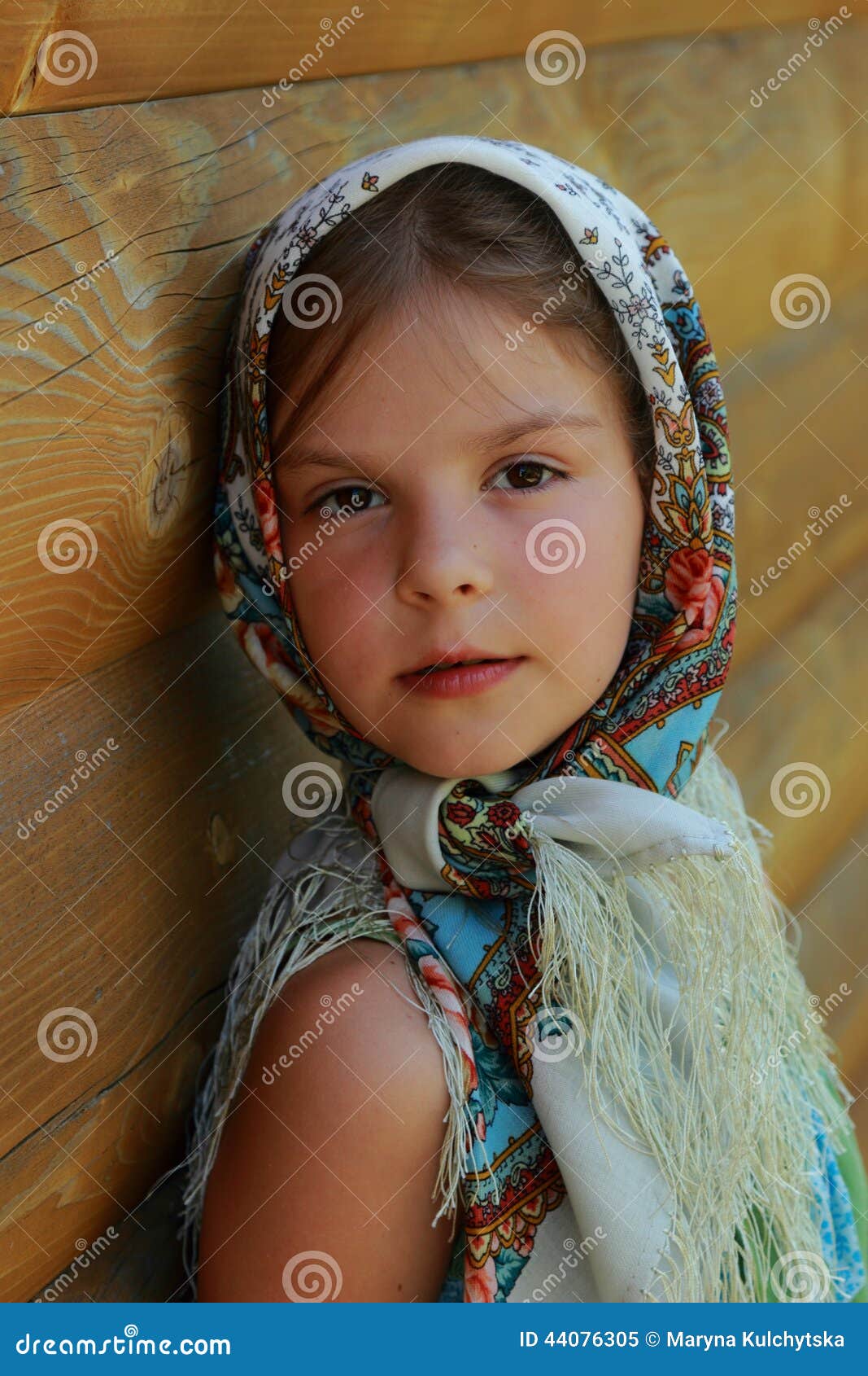 Niña rusa tradicional imagen de archivo. Imagen de fondo - 44076305