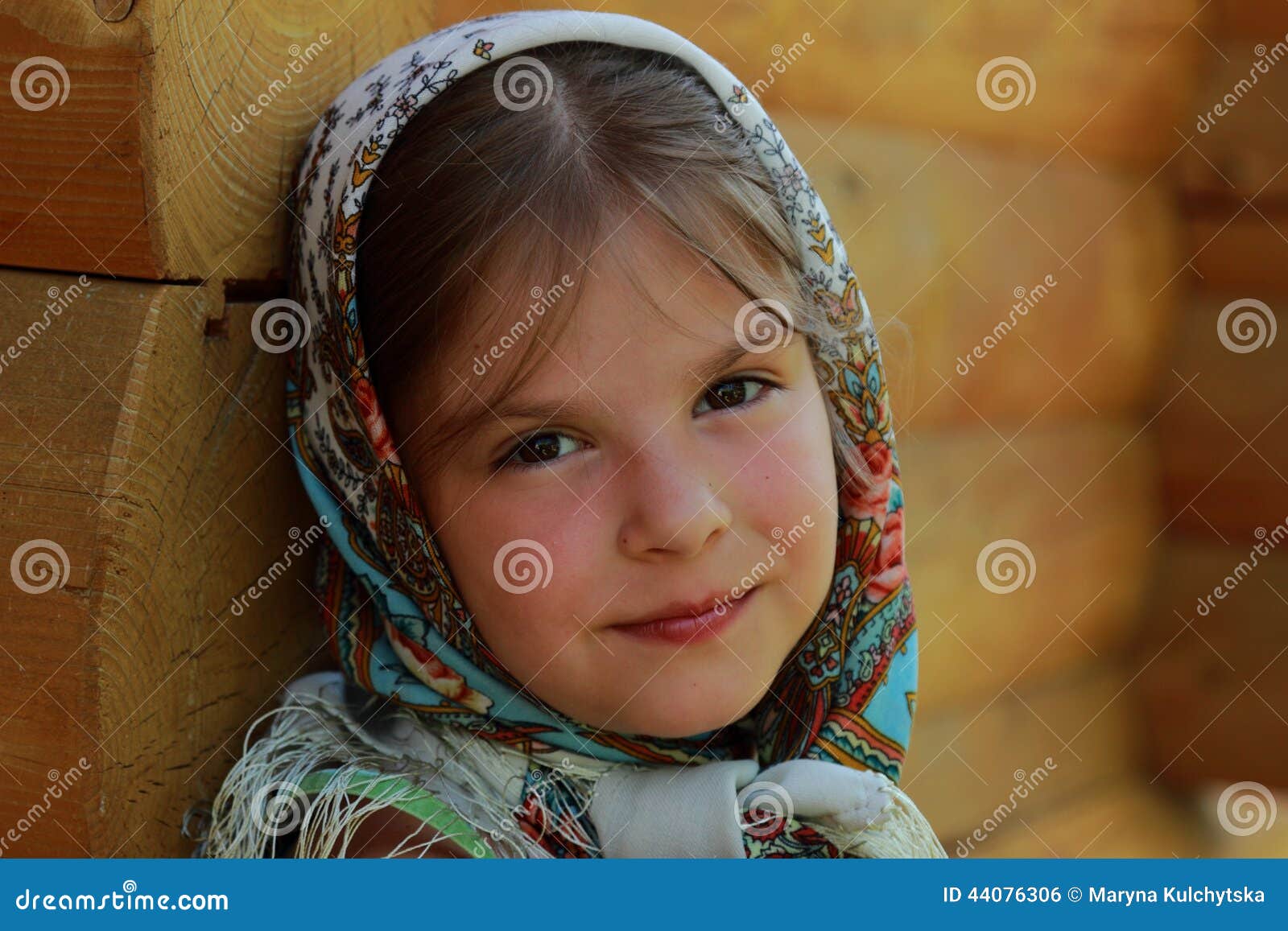 Niña rusa tradicional foto de archivo. Imagen de persona - 44076306
