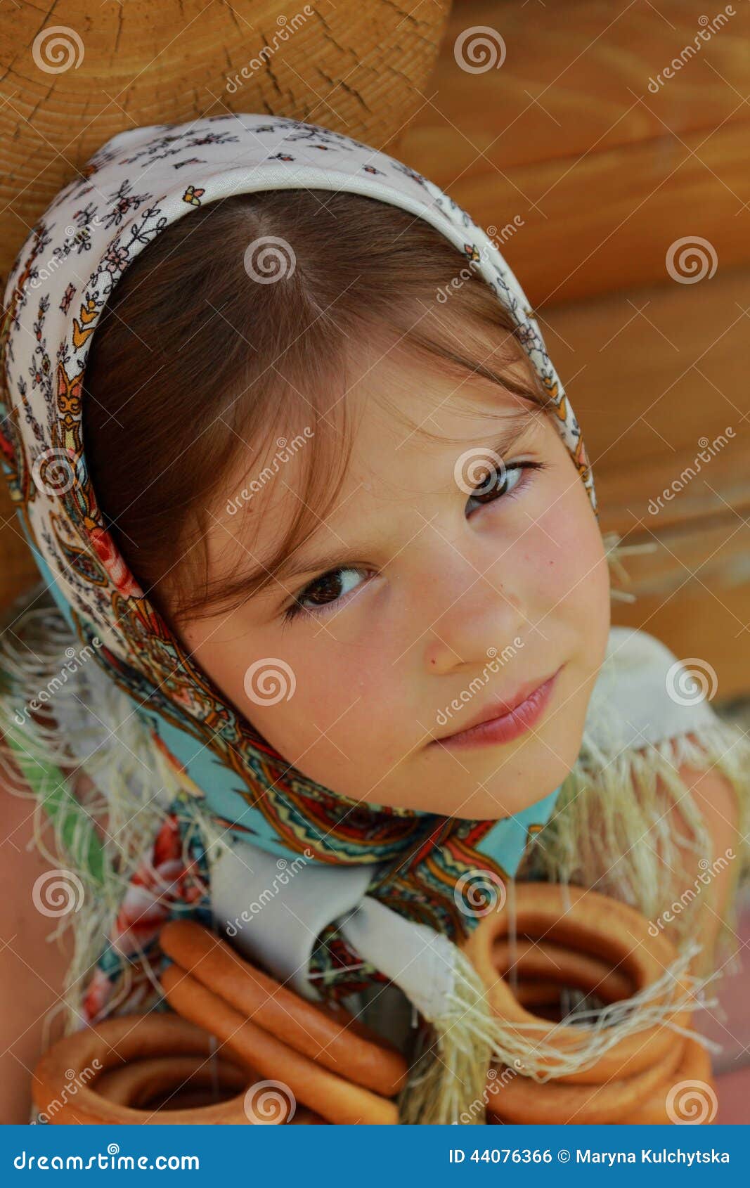 Niña rusa tradicional foto de archivo. Imagen de persona - 44076366