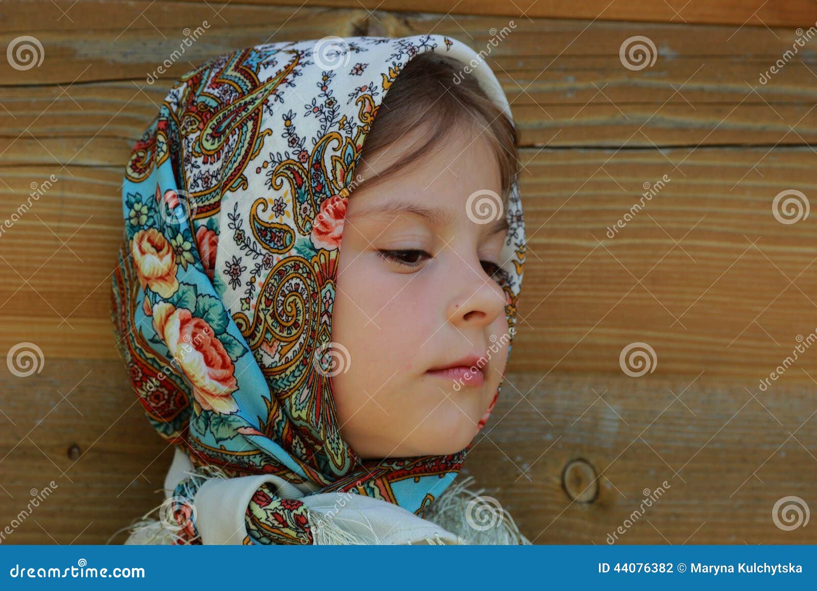 Niña rusa tradicional foto de archivo. Imagen de gente - 44076382