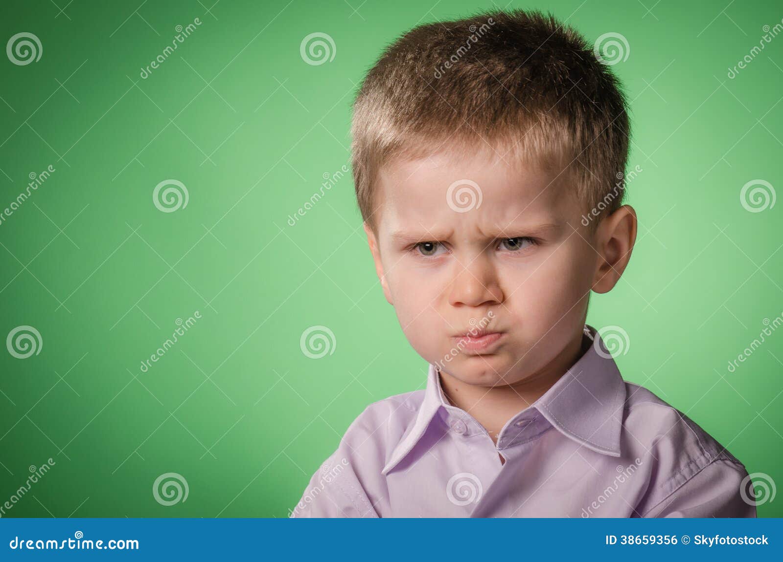 Niño Pequeño Enojado Imagen de archivo libre de regalías - Imagen: 38659356