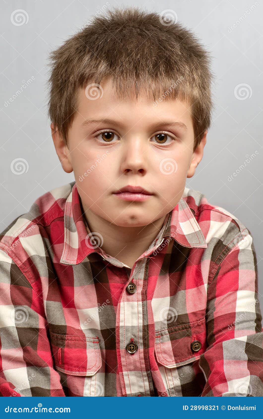 Niño Que Hace Las Caras Feas 10 Imagen de archivo - Imagen de arte ...