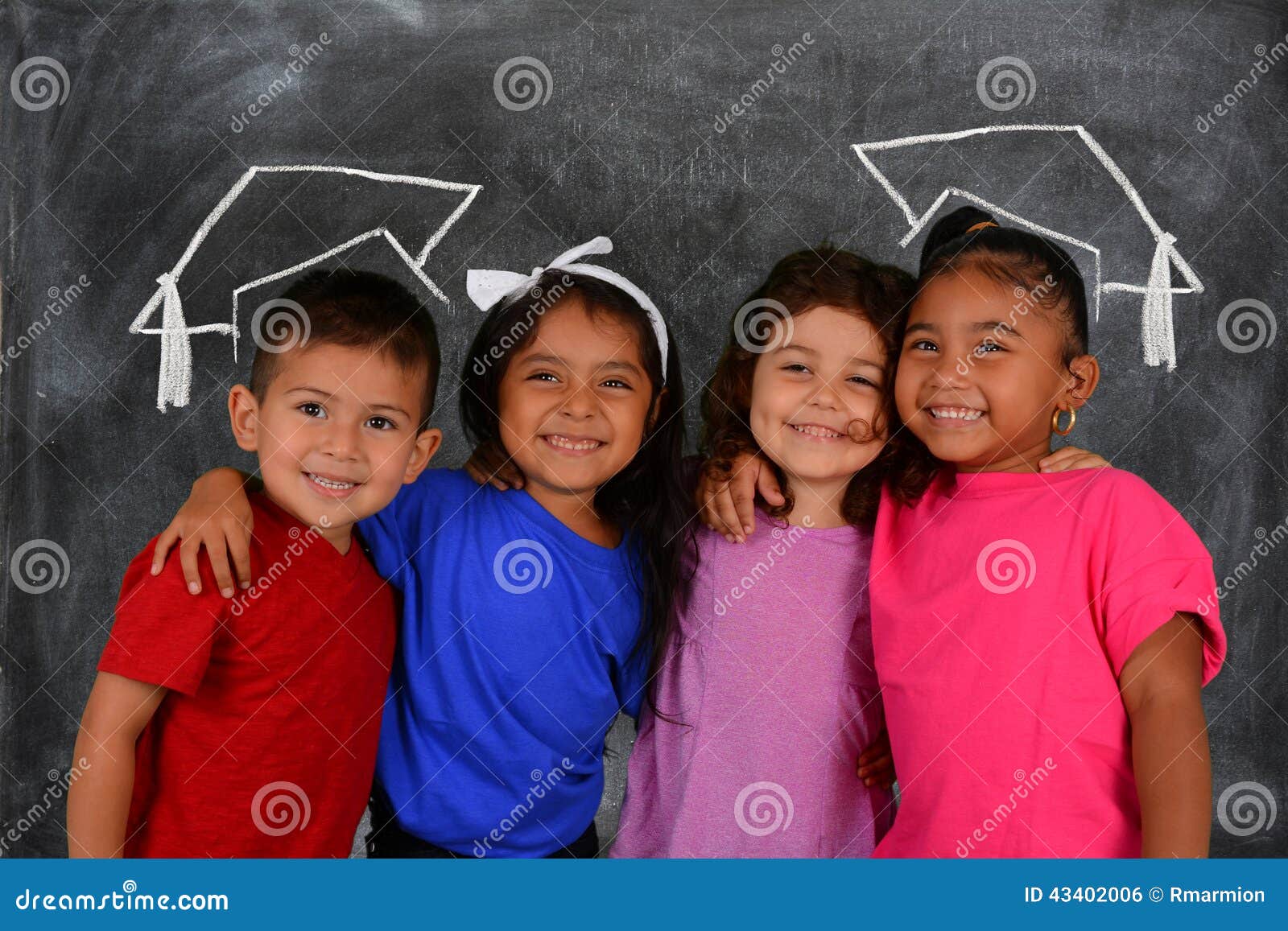 Niños en la escuela foto de archivo. Imagen de aprenda - 43402006
