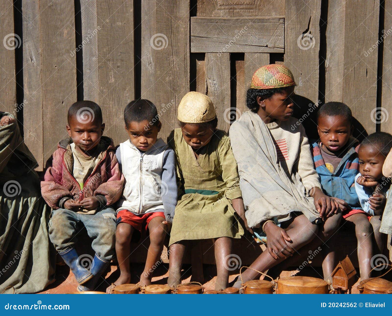 Niños nativos malgaches fotografía editorial. Imagen de tribu - 20242562