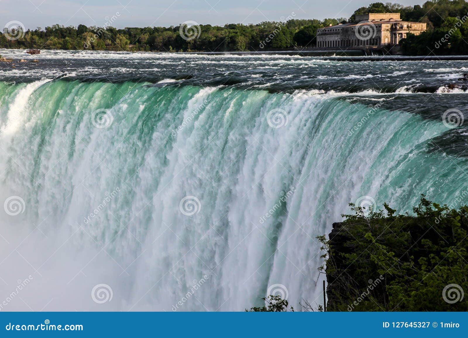 Niagara- Fallsclodse oben stockbild. Bild von wasserfall - 127645327