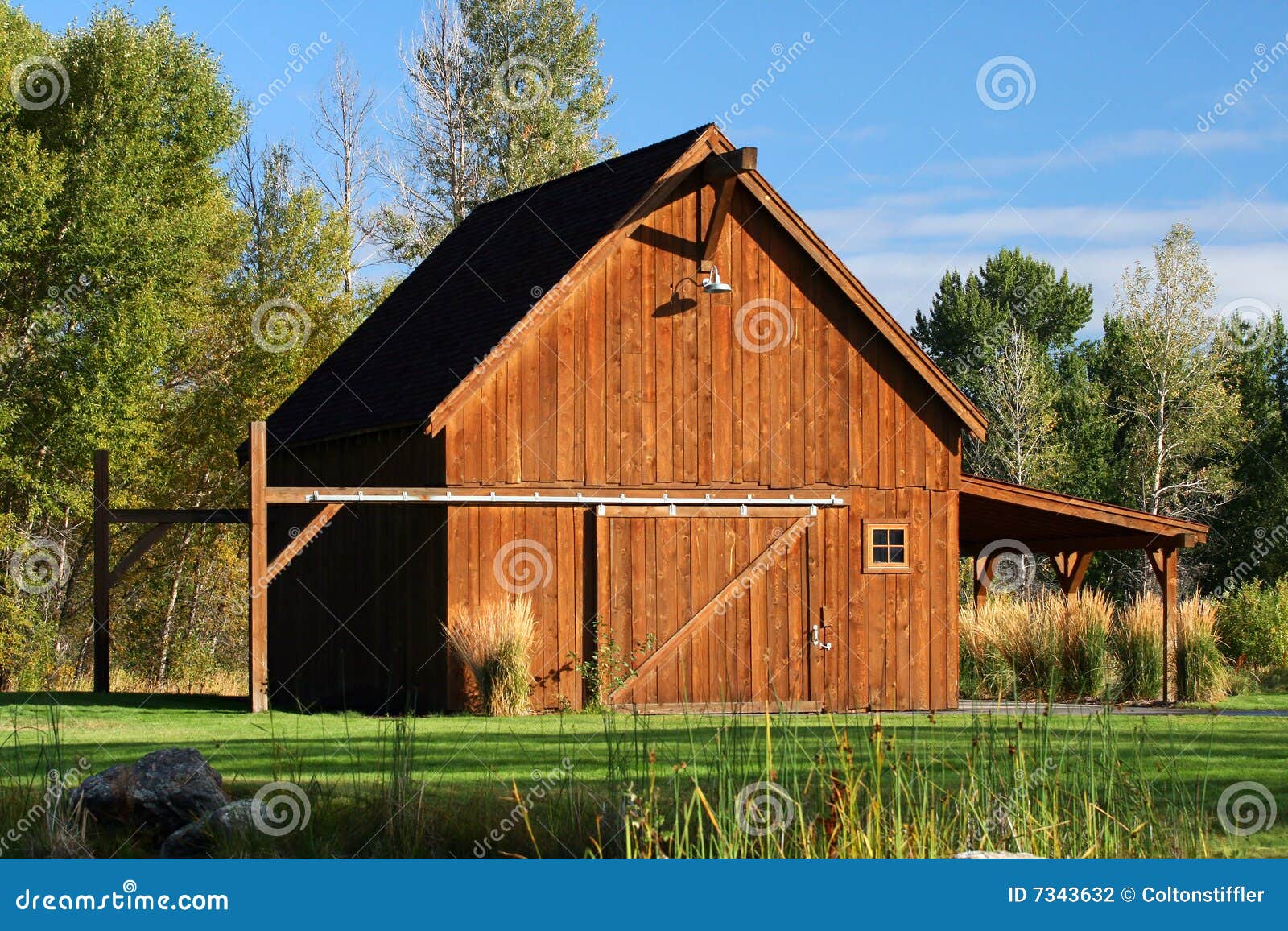 A Nice Barn stock photo. Image of brown, architecture - 7343632