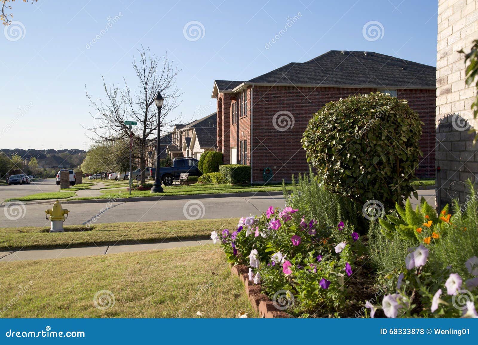 Nice friendly community stock photo. Image of entrance - 68333878