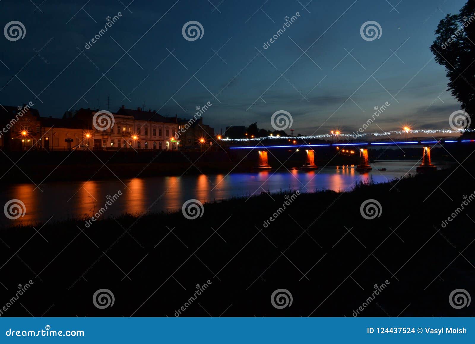 Bridge at night time editorial stock image. Image of nice - 124437524