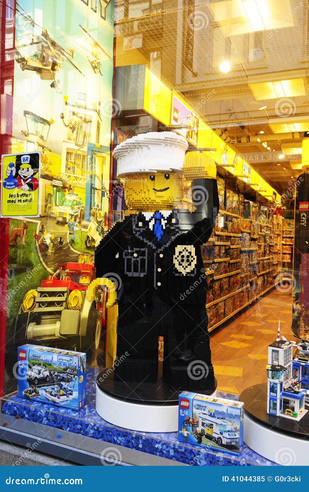 Nice Policeman, Lego Store editorial image. Image of color - 41044385