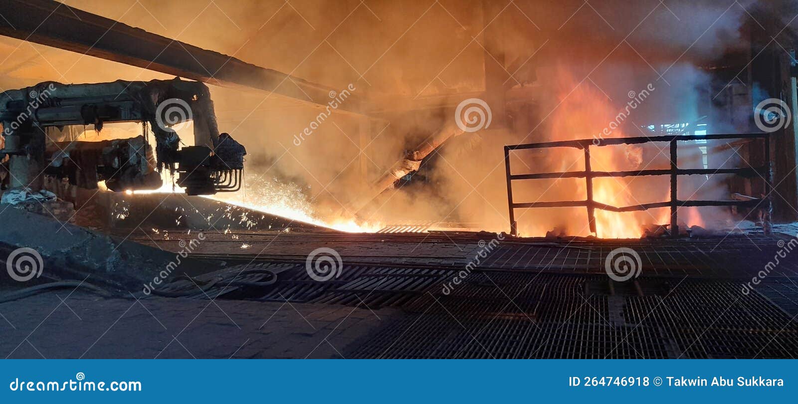 Nickel Liquid Tapping Process Stock Photo - Image of liquid, nickel ...