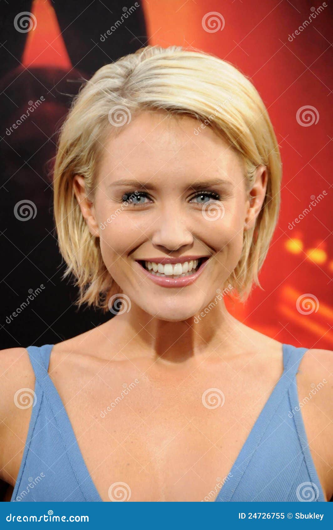 Nicky Whelan editorial image. Image of hollywood, premiere - 24726755