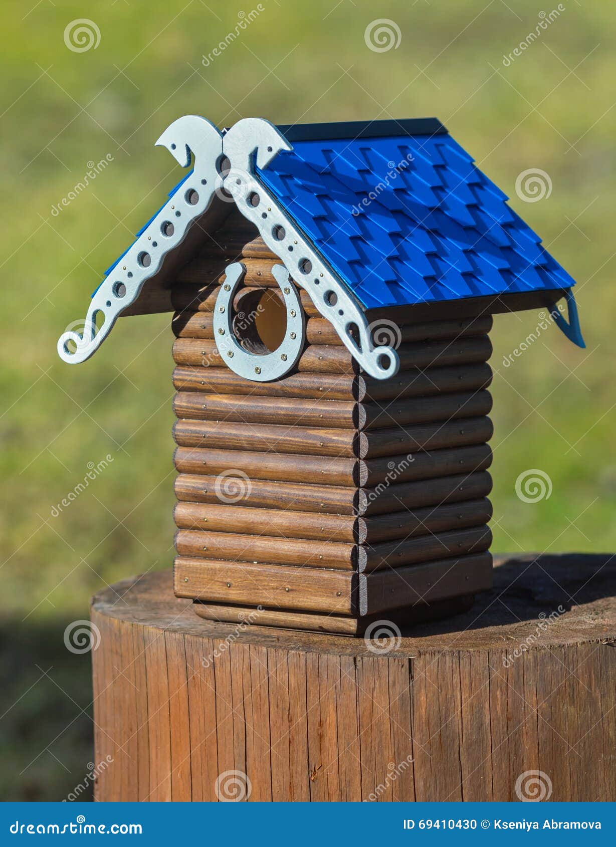 Nidal De Madera Tallado Hecho a Mano Foto de archivo - Imagen de color ...