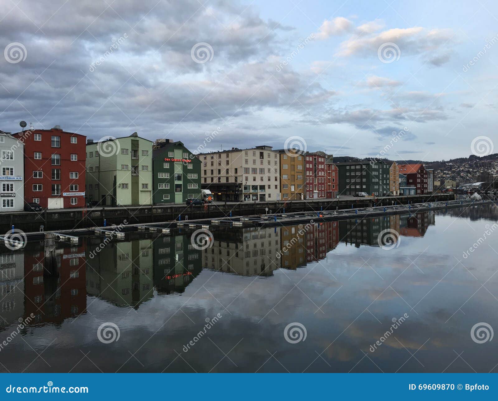 Nidelva-Fluss, Trondheim, Norwegen Redaktionelles Bild - Bild von ...