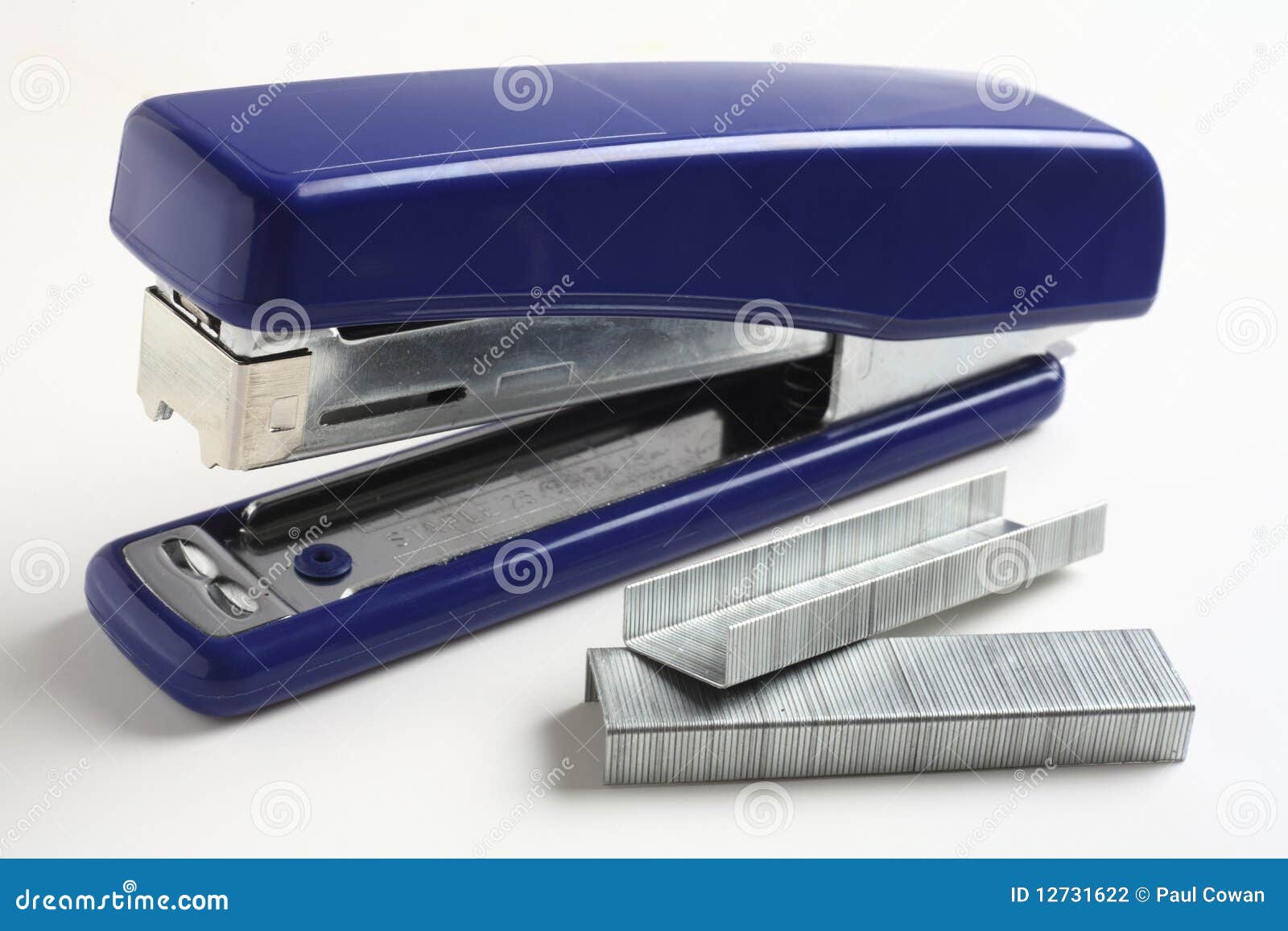 Nietmachine En Nietjes Over Wit Stock Foto - Image of horizontaal ...