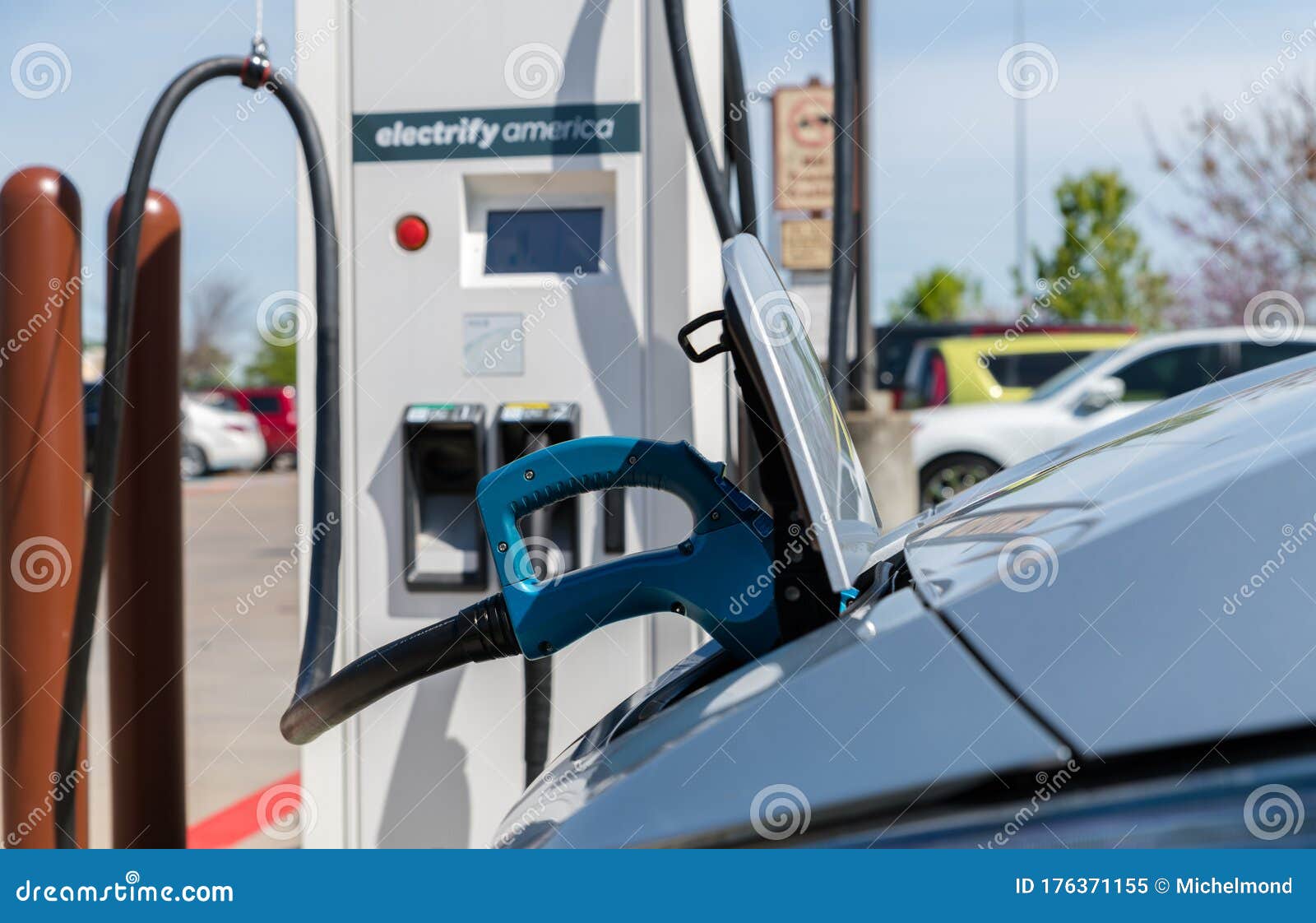 Nieuwe Elektrische Nissan Leaf Auto Van 2018 Aangesloten Op Het