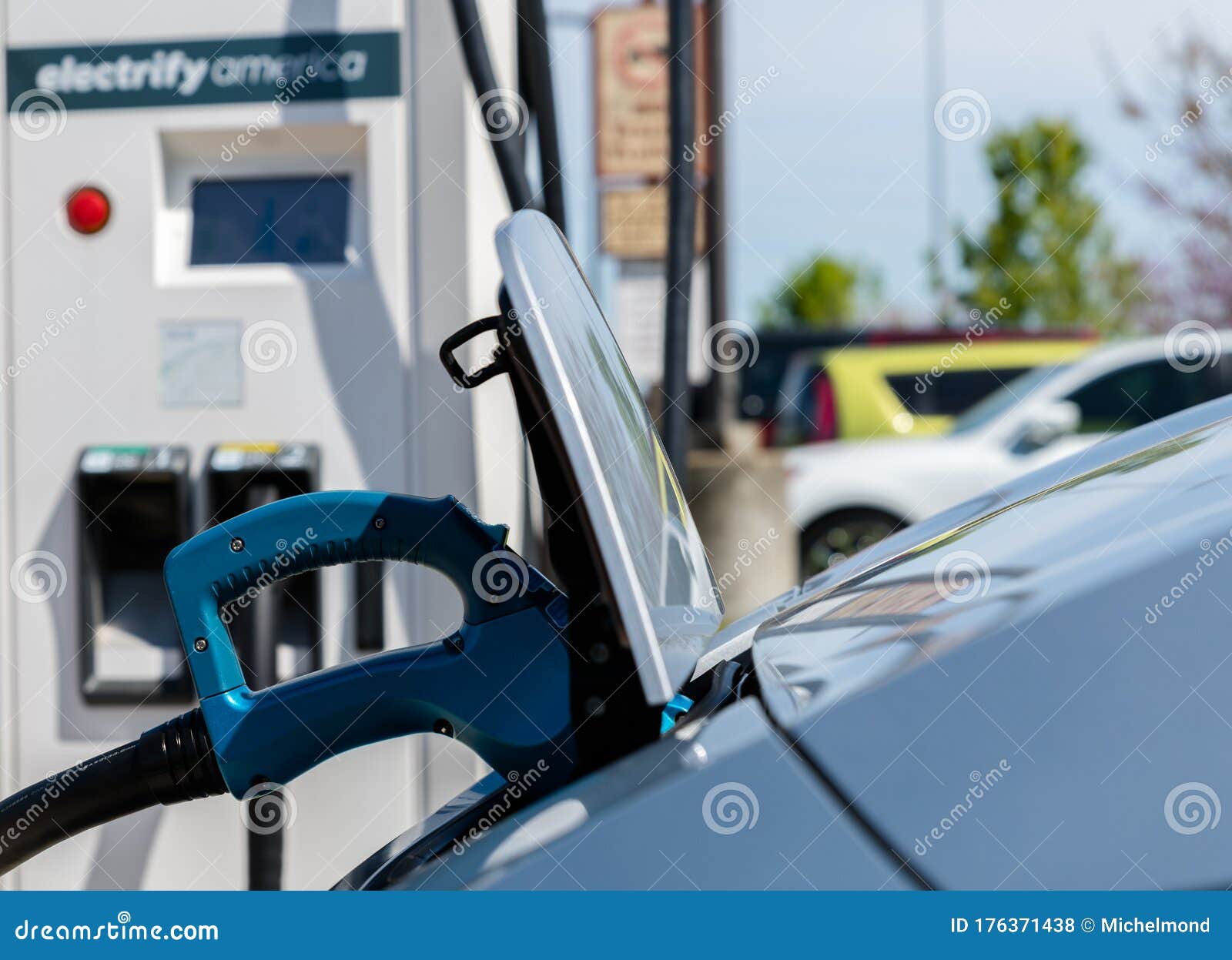 Nieuwe Elektrische Nissan Leaf Auto Van 2018 Aangesloten Op Het