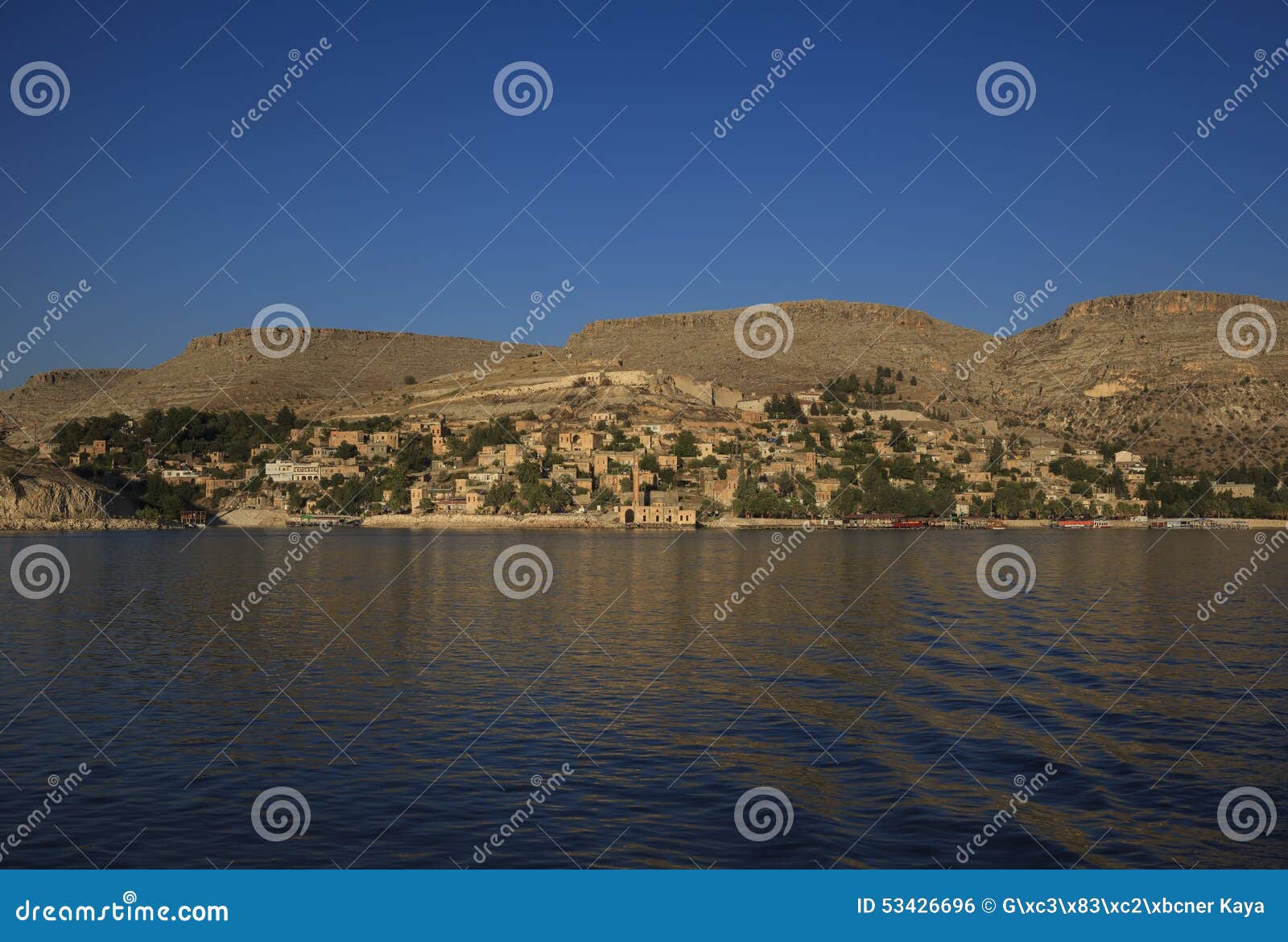 Nieuwe Halfeti En De Rivier Eufraat Stock Foto - Image of opkomst ...