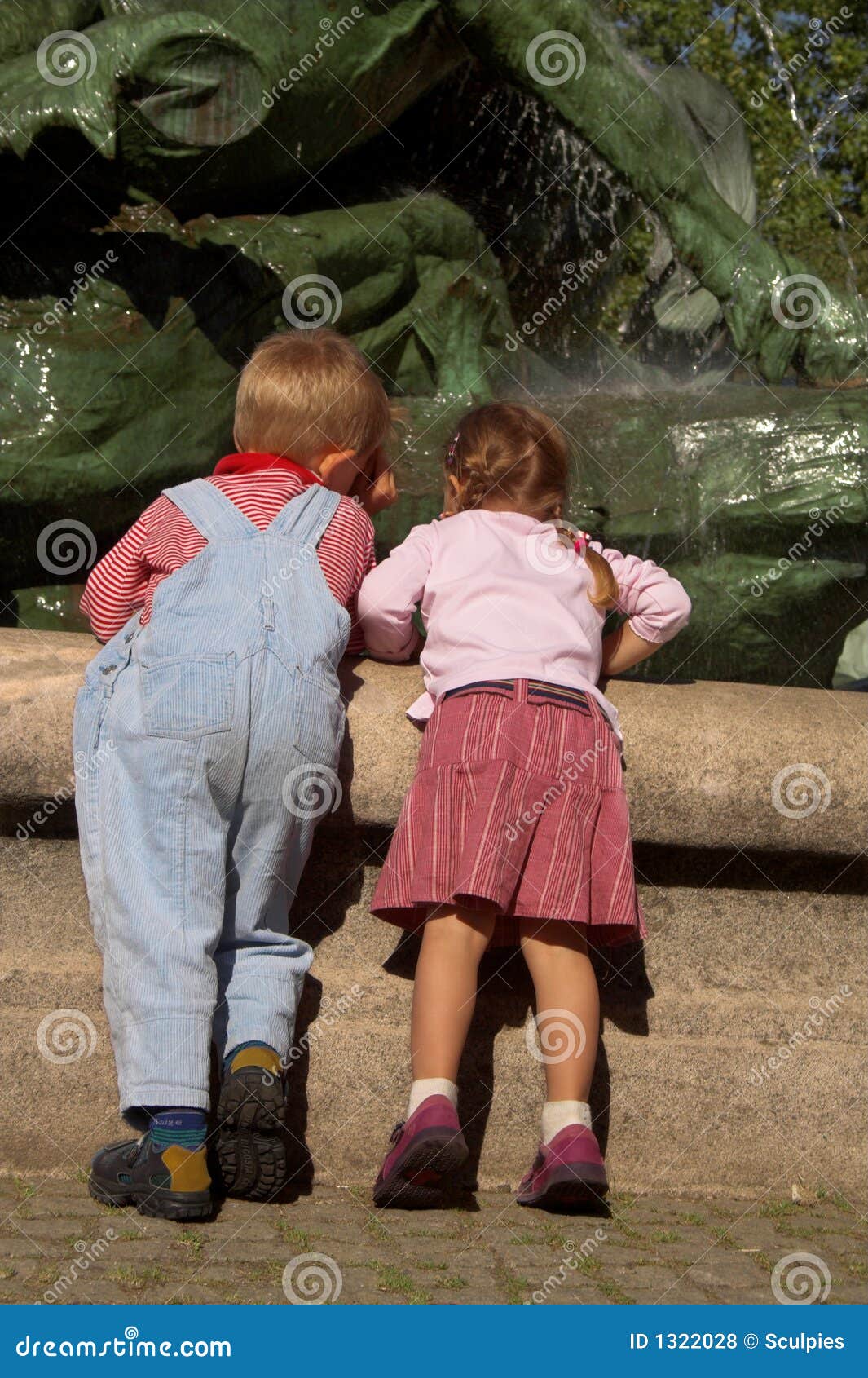 Nieuwsgierig stock foto. Image of park, ontdek, stedelijk - 1322028