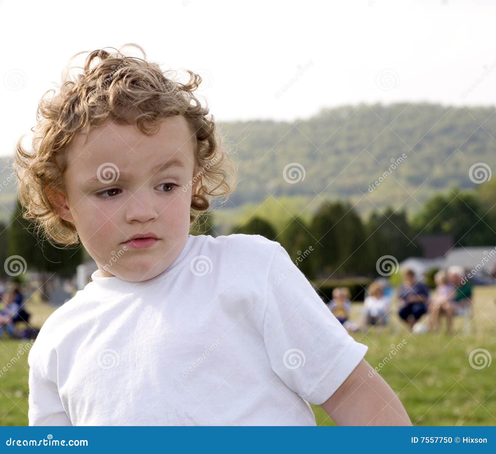 Nieuwsgierig stock foto. Image of kinderjaren, blond, menselijk - 7557750