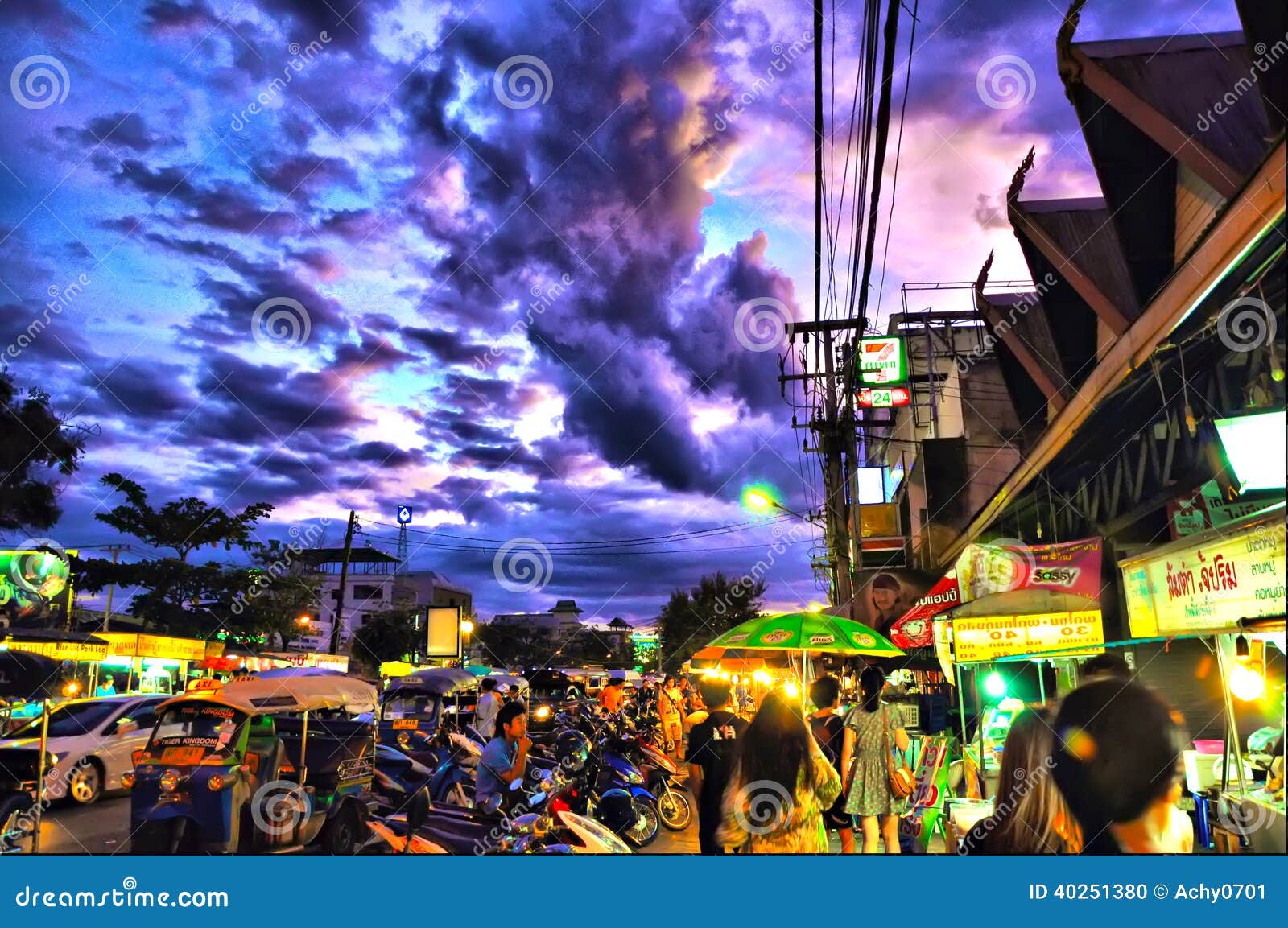 Night bazaar in Chiang Mai editorial image. Image of bazaar - 40251380