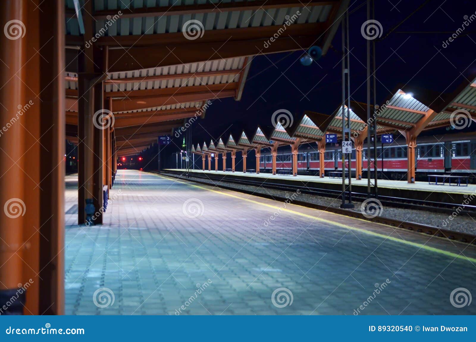 Night Empty Railway Platform Stock Photo - Image of line, blue: 89320540