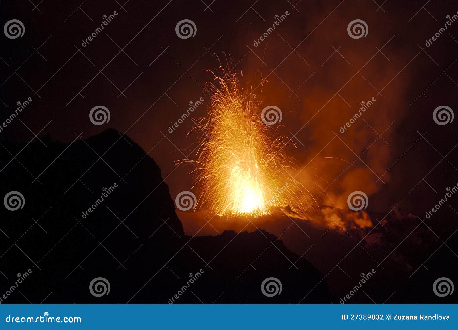 Night Eruption, Volcano Stromboli Stock Photo - Image of crater ...