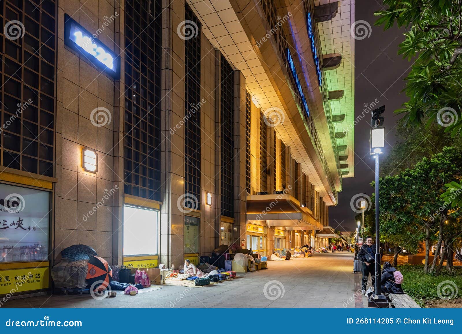 Night Exterior View of the Taipei Main Station Editorial Image - Image ...