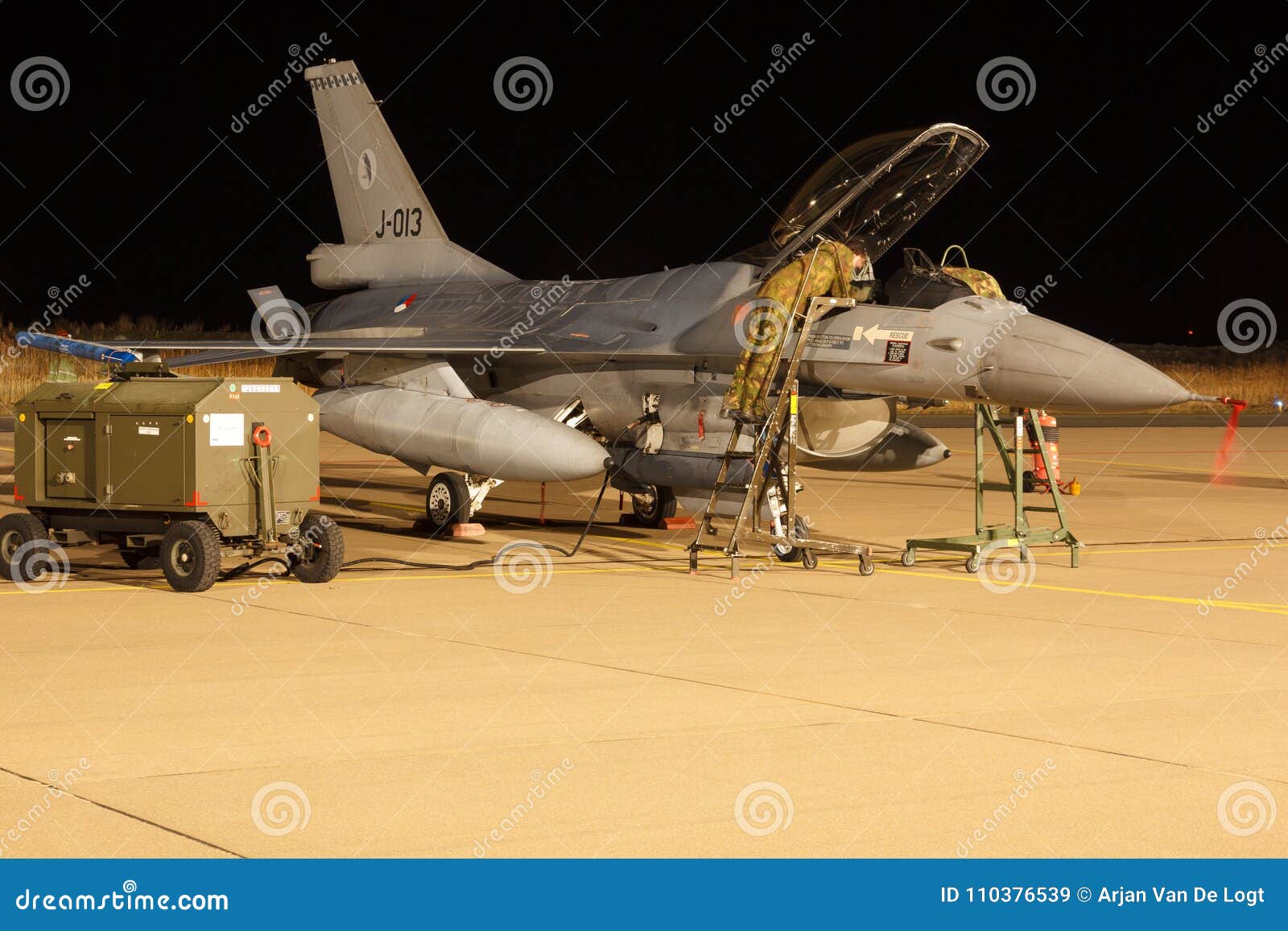 Night Flight Exercise F-16 Fighting Falcon Editorial Stock Image ...