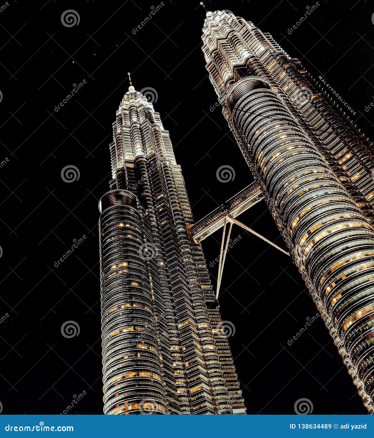 Night in klcc stock image. Image of tower, light, honour - 138634489