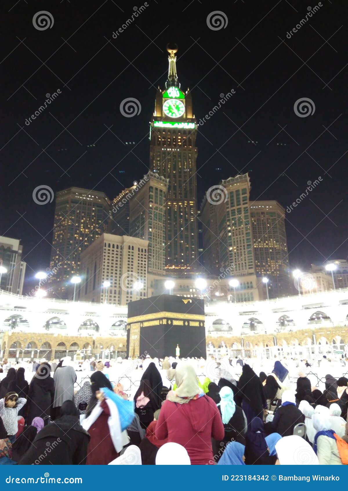 Night at the mecca editorial photography. Image of prayer - 223184342