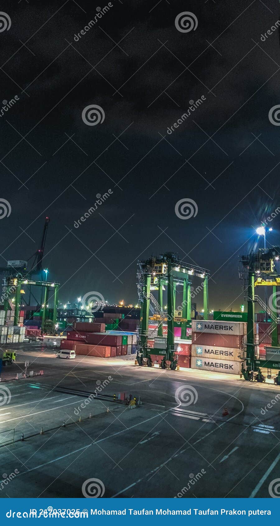 Night at a port editorial image. Image of road, darkness - 212037025