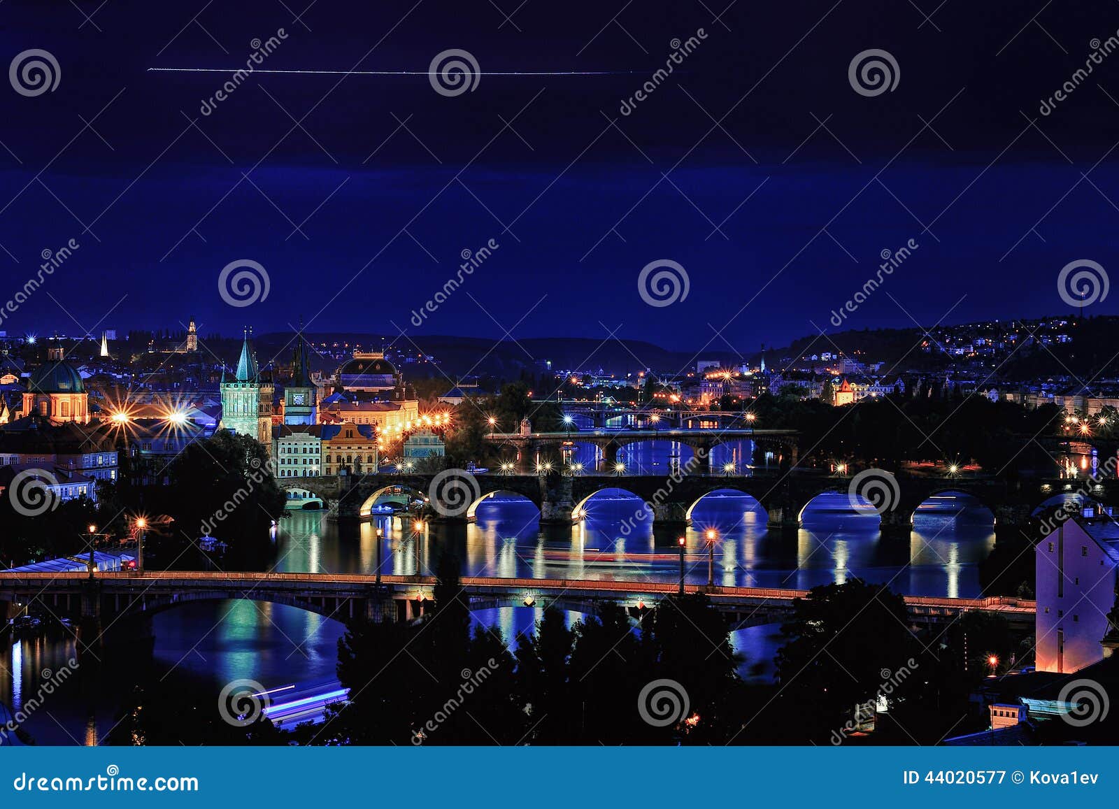 Night Prague editorial photography. Image of exposure - 44020577