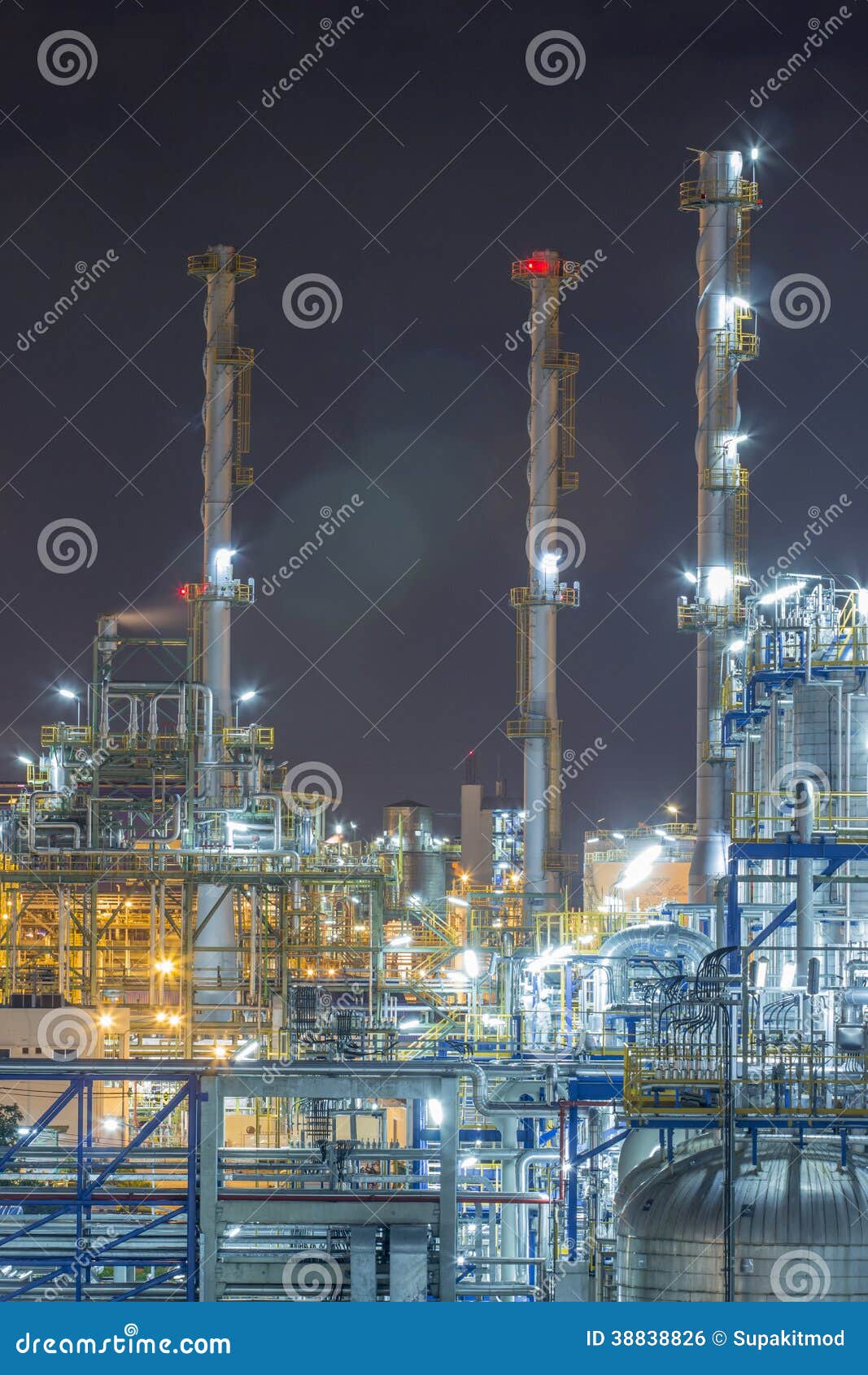 Night Scene of Refinery Plant Stock Photo - Image of dark, night: 38838826