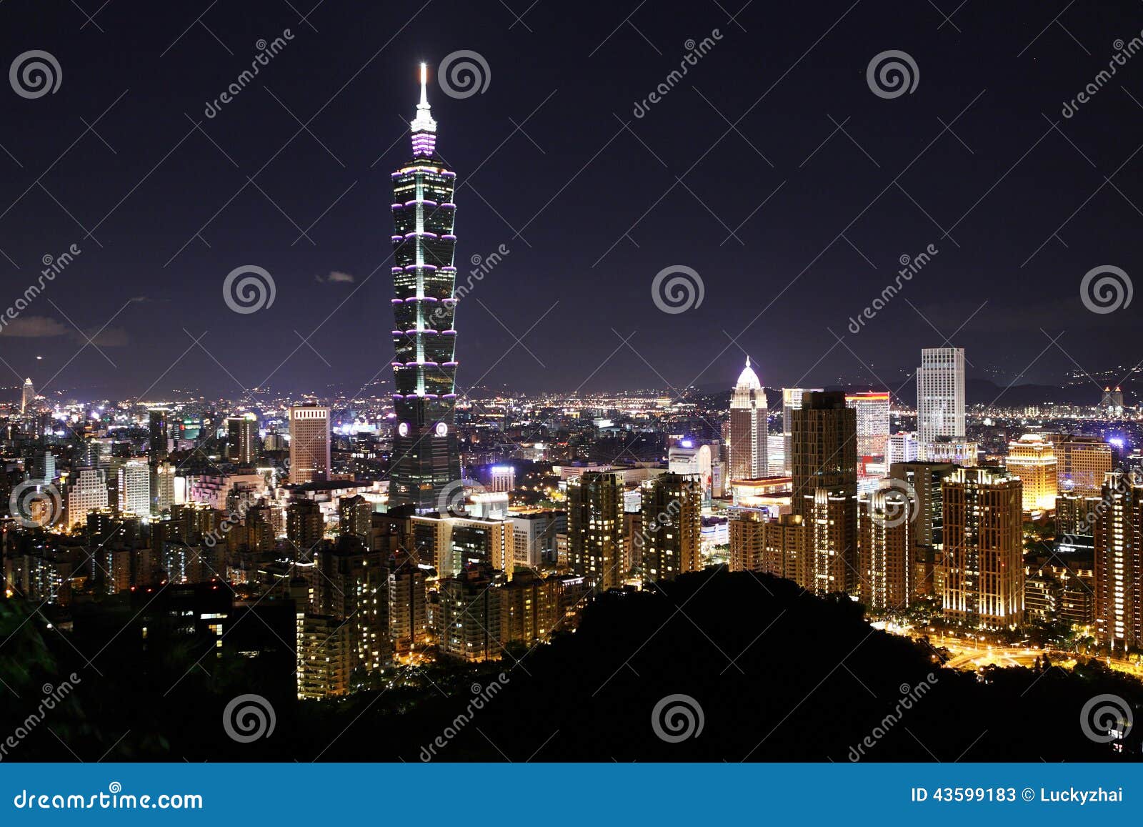 Night Scene of TAIPEI 101 Tower Stock Image - Image of rainbow, tower ...