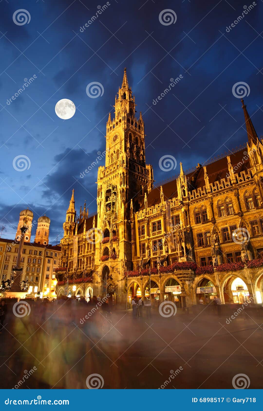 The Night Scene of Town Hall at the Marienplatz Editorial Photography ...