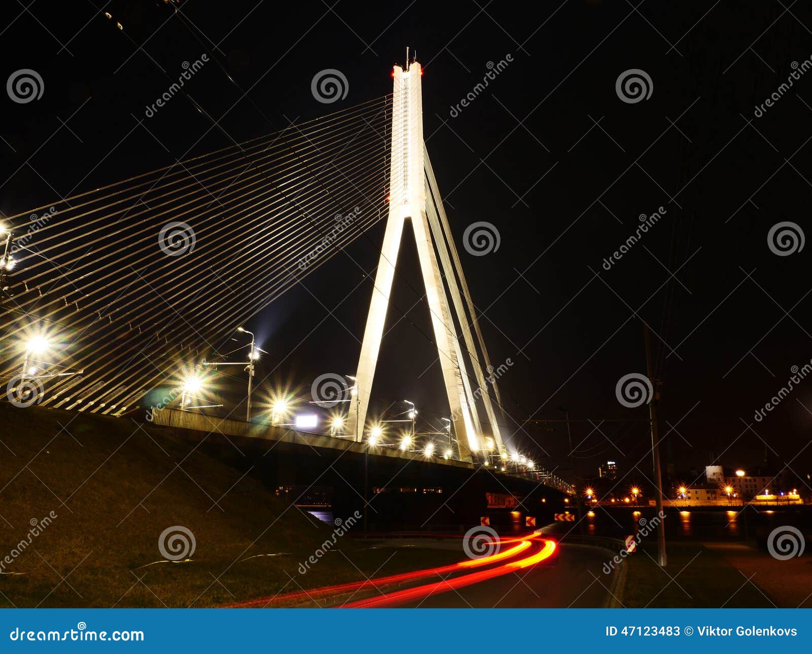 The Night Scene of the Vansu Bridge Over River Stock Image - Image of ...