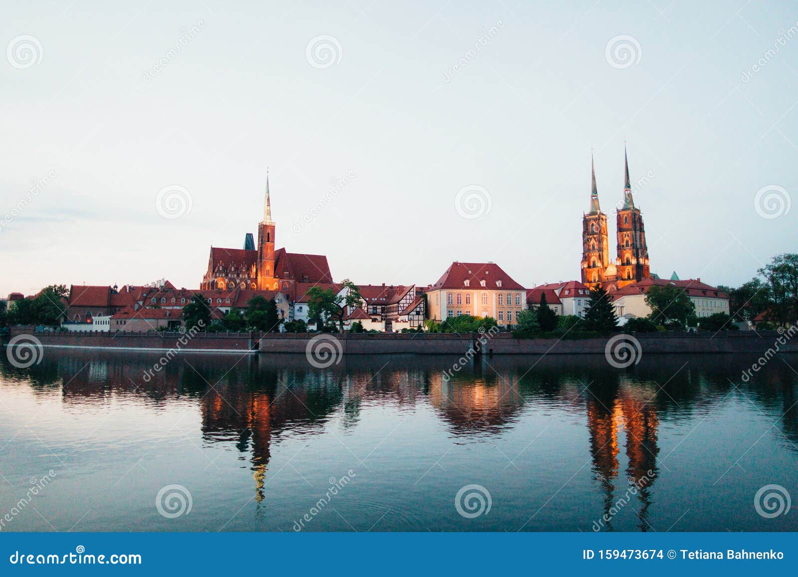 Night Scene in Wroclaw. Illuminated Old Buildings Reflect in Oder River ...