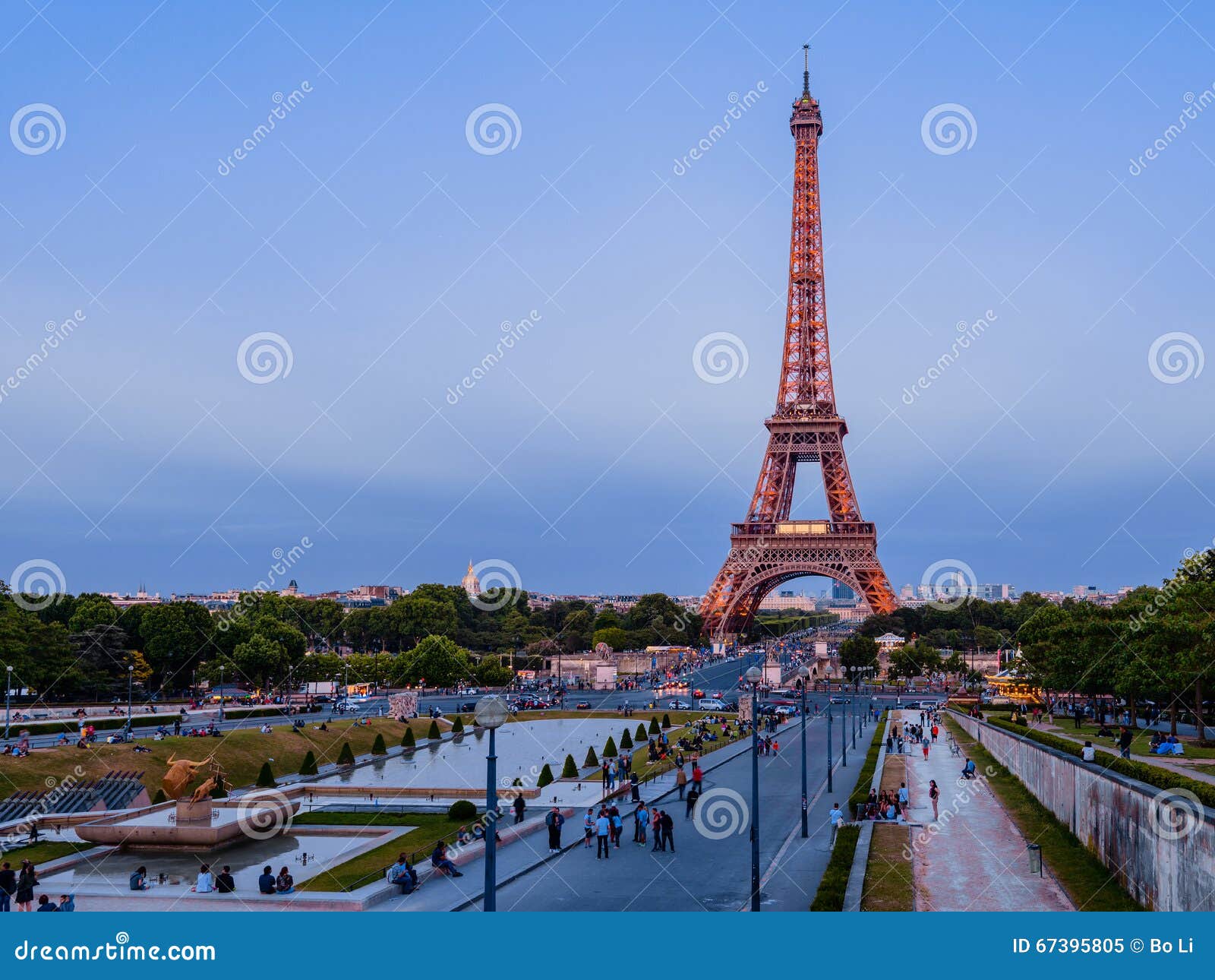 Night Scenes of Eiffel Tower Editorial Image - Image of tall, holiday ...