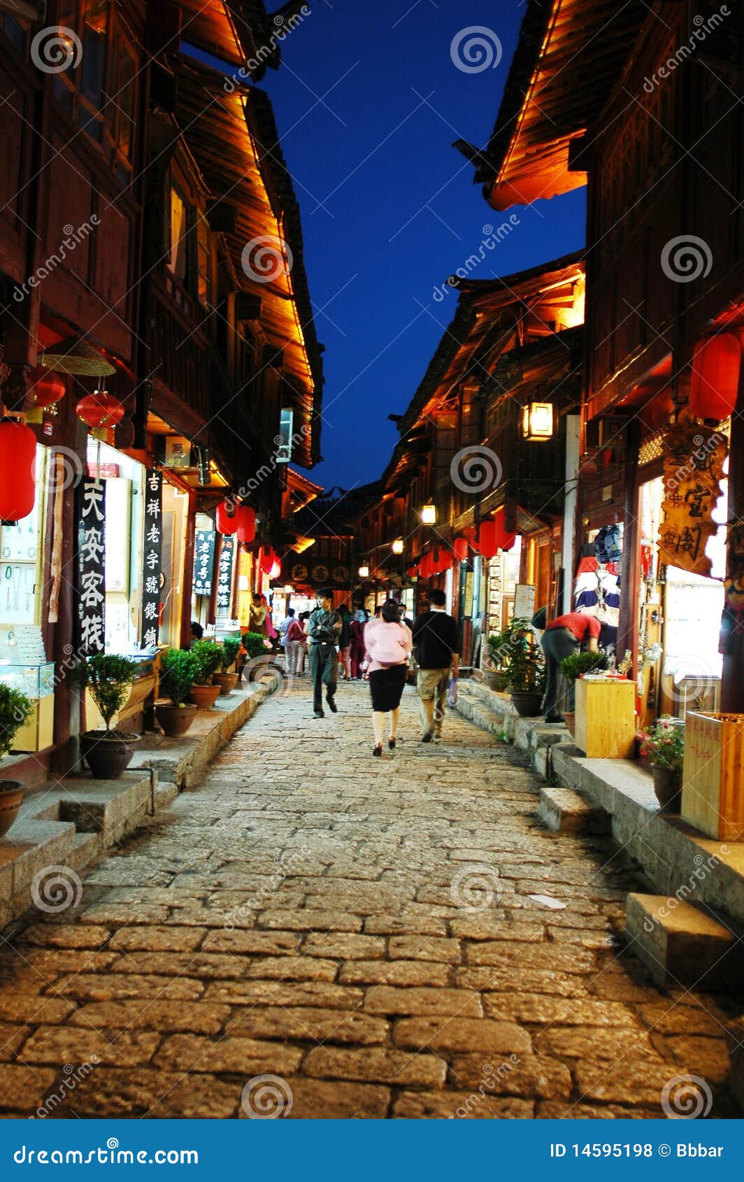 Night scenes of Lijiang editorial stock photo. Image of style - 14595198