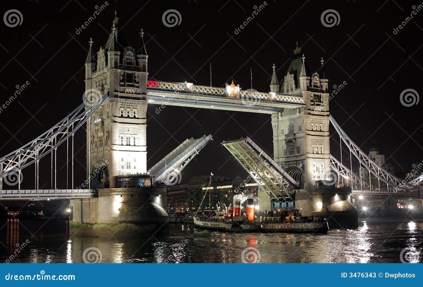 Night shot of Tower Bridge stock image. Image of lights - 3476343