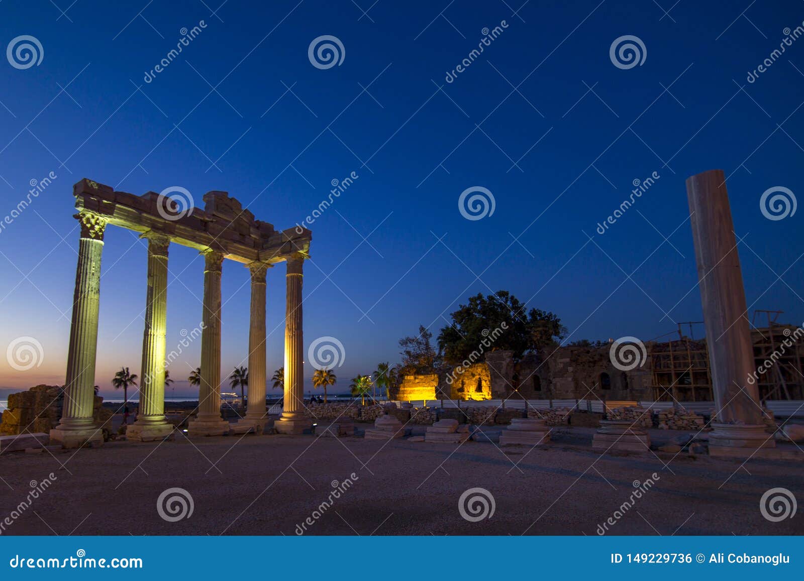 The Night of the Temple of Apollon Stock Photo - Image of roman ...