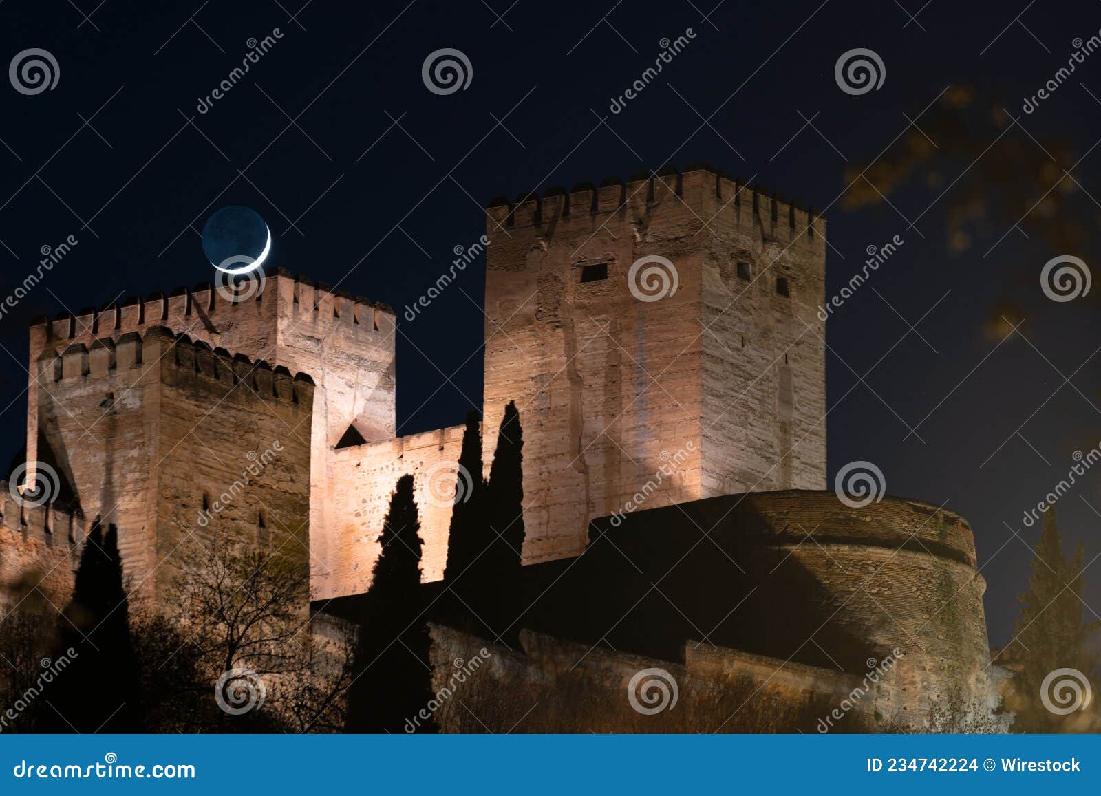 Night View of the Alhambra with the Moon in the Background Editorial ...