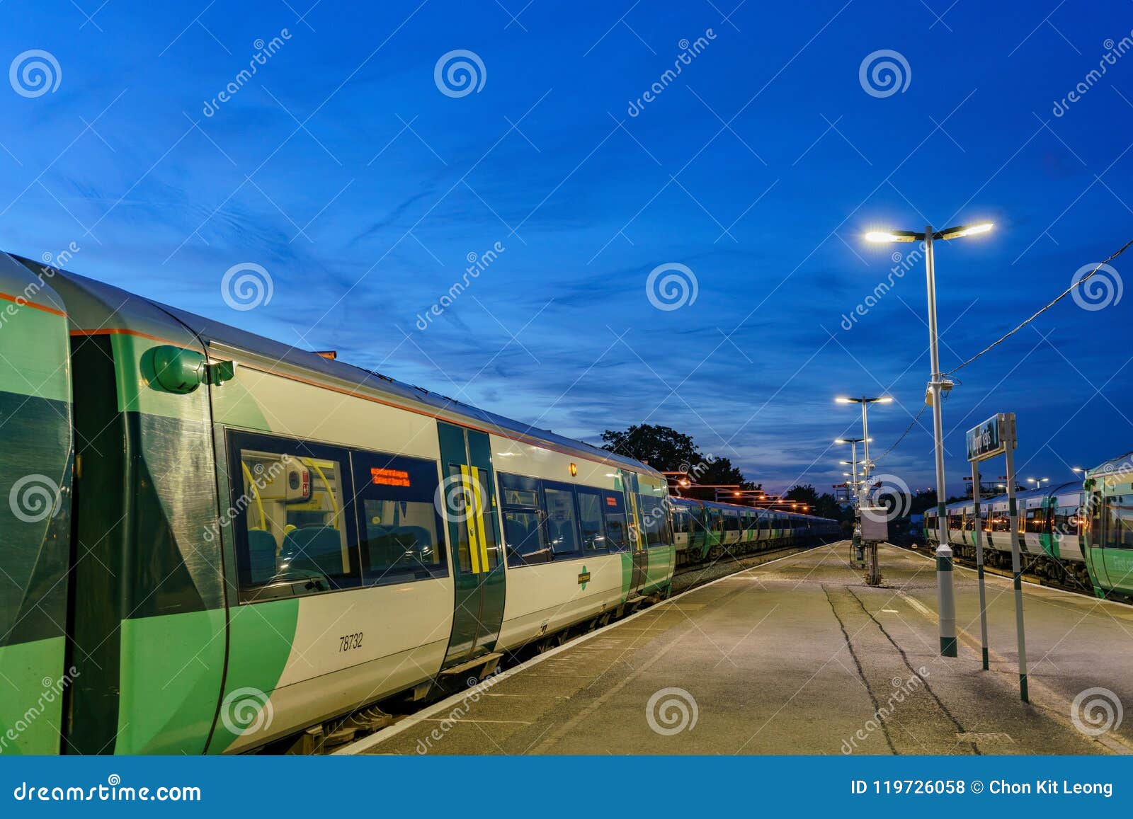 Night View of the Bognor Regis Train Station Editorial Stock Photo ...