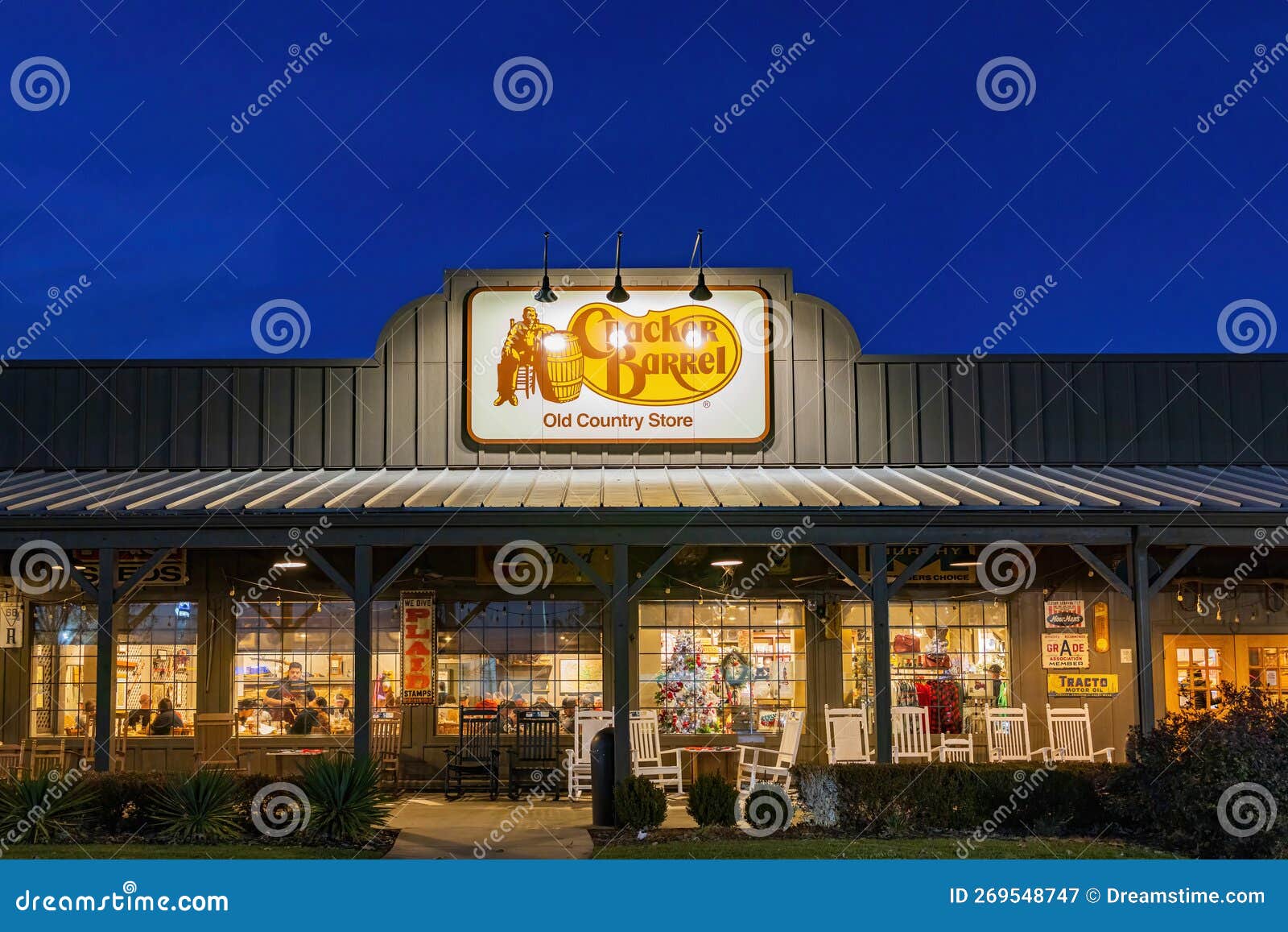 Night View of the Cracker Barrel Old Country Store Editorial ... Night View of the Cracker Barrel Old Country Store Editorial ...