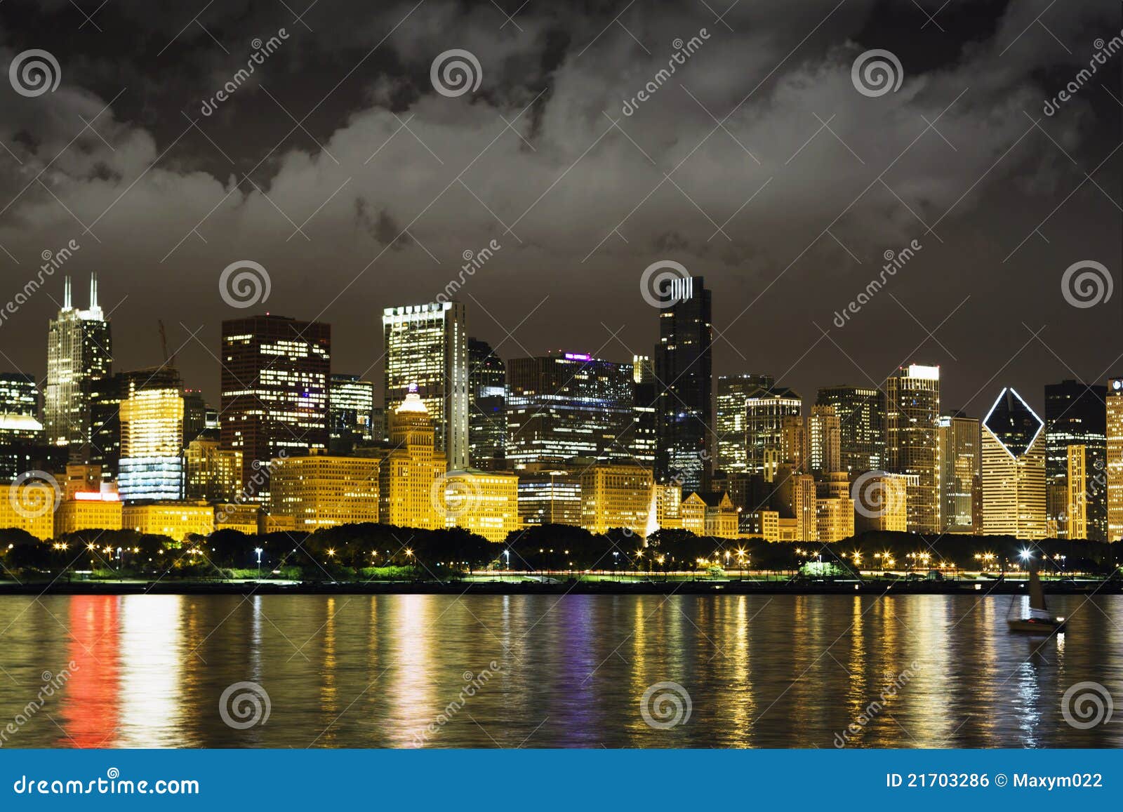 Night View at Downtown Chicago Stock Photo - Image of cityscape, blue ...