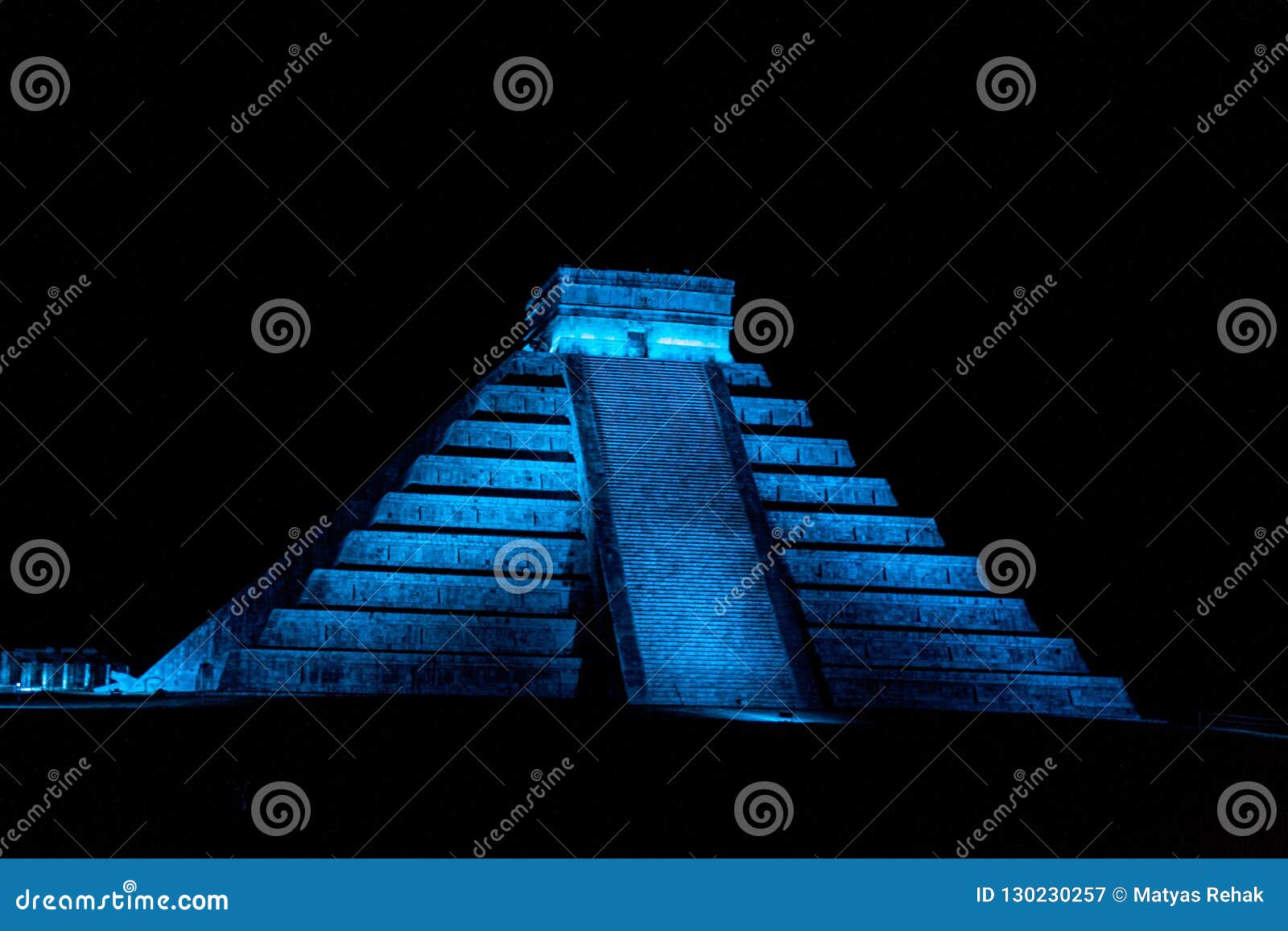 Night View of Kukulkan Pyramid in Ancient Mayan City Chichen Itza, Mexi ...